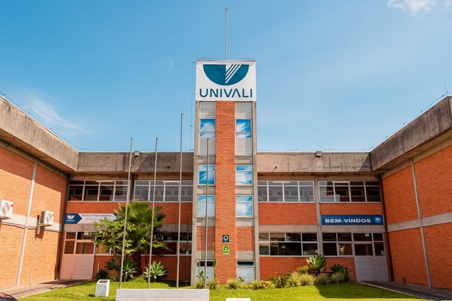 Livro Comemorativo Marca 25 Anos Do Curso De Direito Em Tijucas Univali